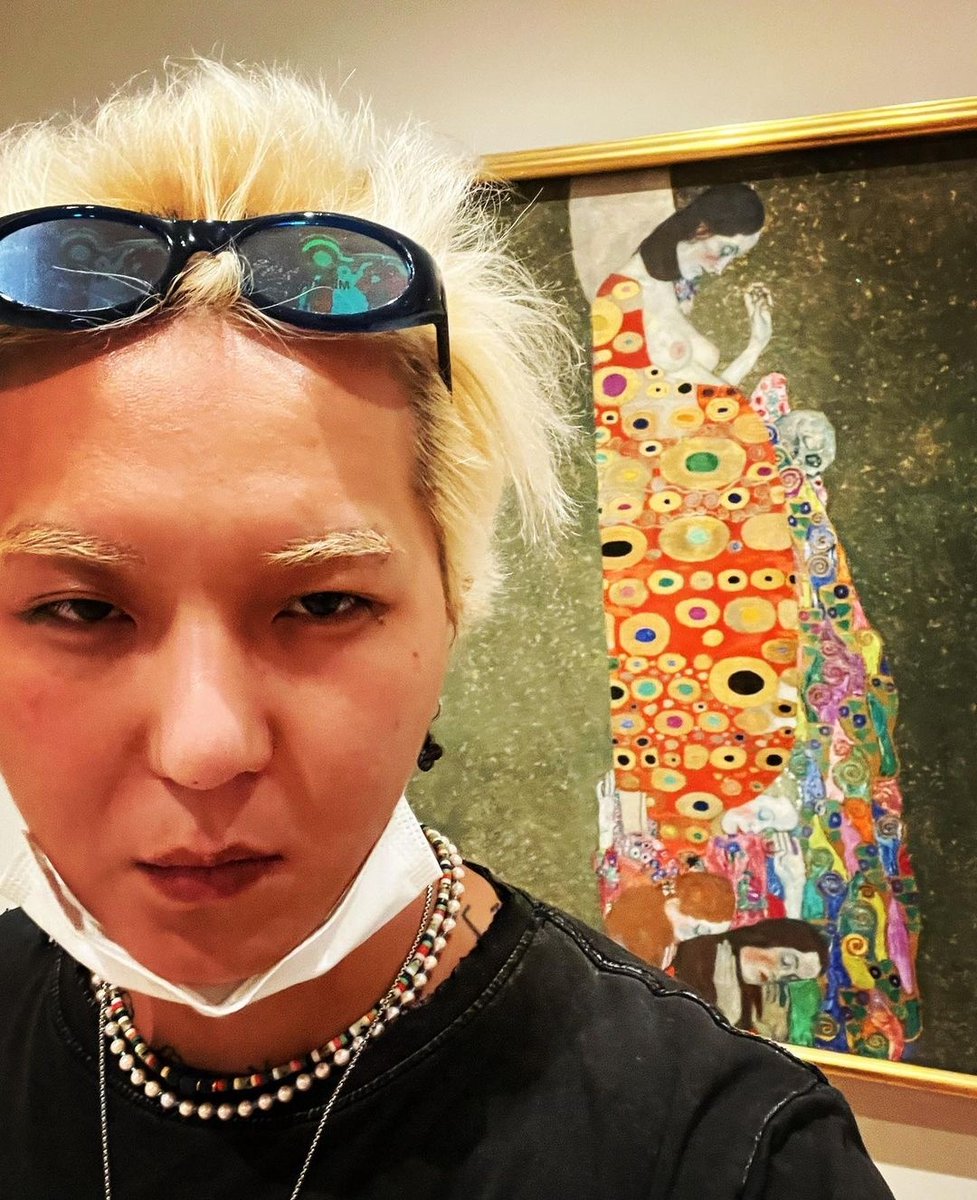 [‼️] MINO IG update in NYC 🗽 ! Posing in front of Gustav Klimt - Hope ...