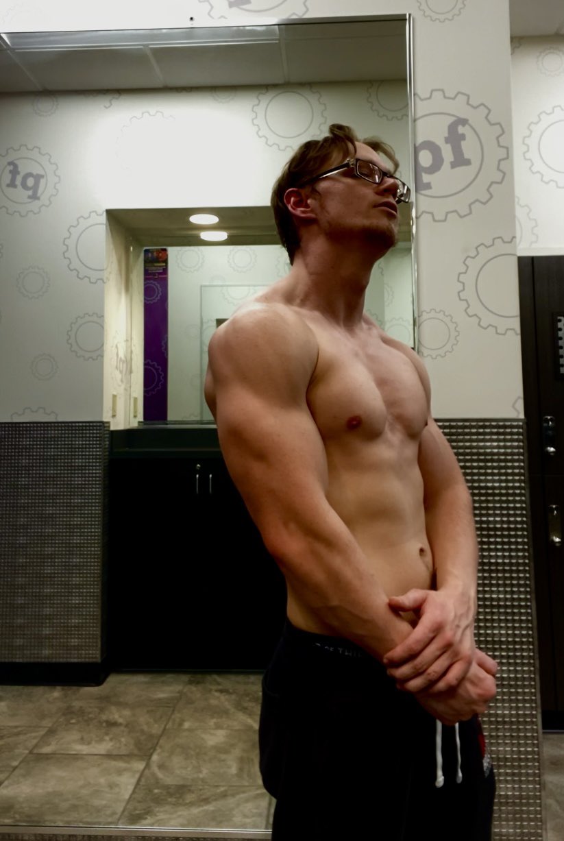 Tyler Ray on Twitter: "@Devinci_tv @Prosper_ @InfinityWard Huge gaming chair problem actually ...