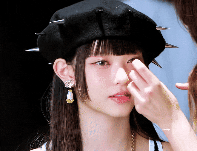 인스티즈(instiz) on Twitter: "뉴진스 리얼리티 속 해린.gif (링크에 더있어요👉) https://instiz.net/pt/7235680"