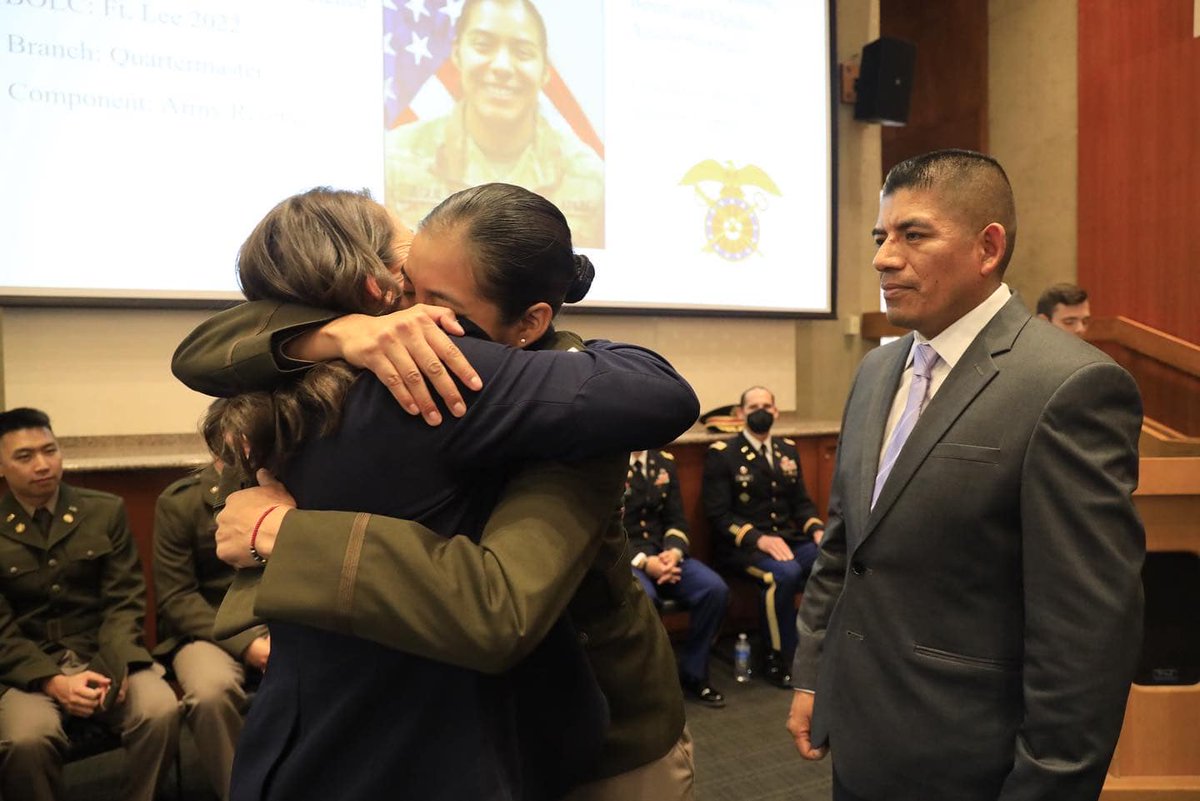 Congratulations to ESC364, 2nd Lt. Daisy Aguilar on her commission! 👏🙌🎖 ...