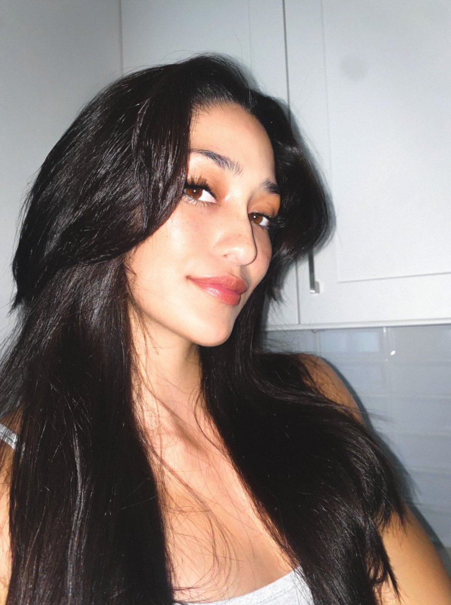 Beauties Daily 17.6k on Twitter: "RT @reynagarcia18: Siri play sexy lady , mc magic 💌"