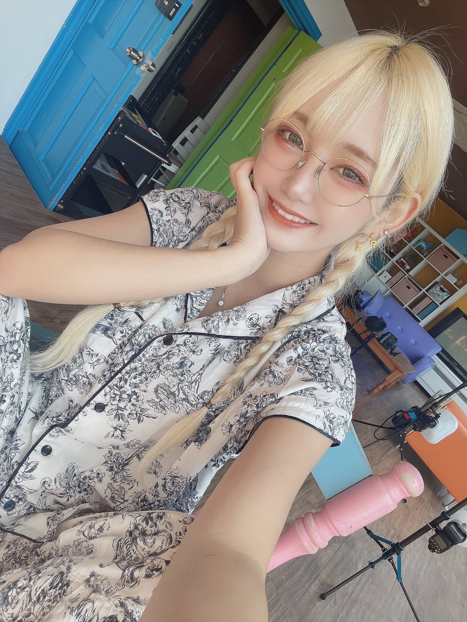 豚じまん（Gガンダム） on Twitter: "RT @risa_smash: 近所のメガネのお姉さん♡ https://t.co/iSMbbk54Wj" / Twitter