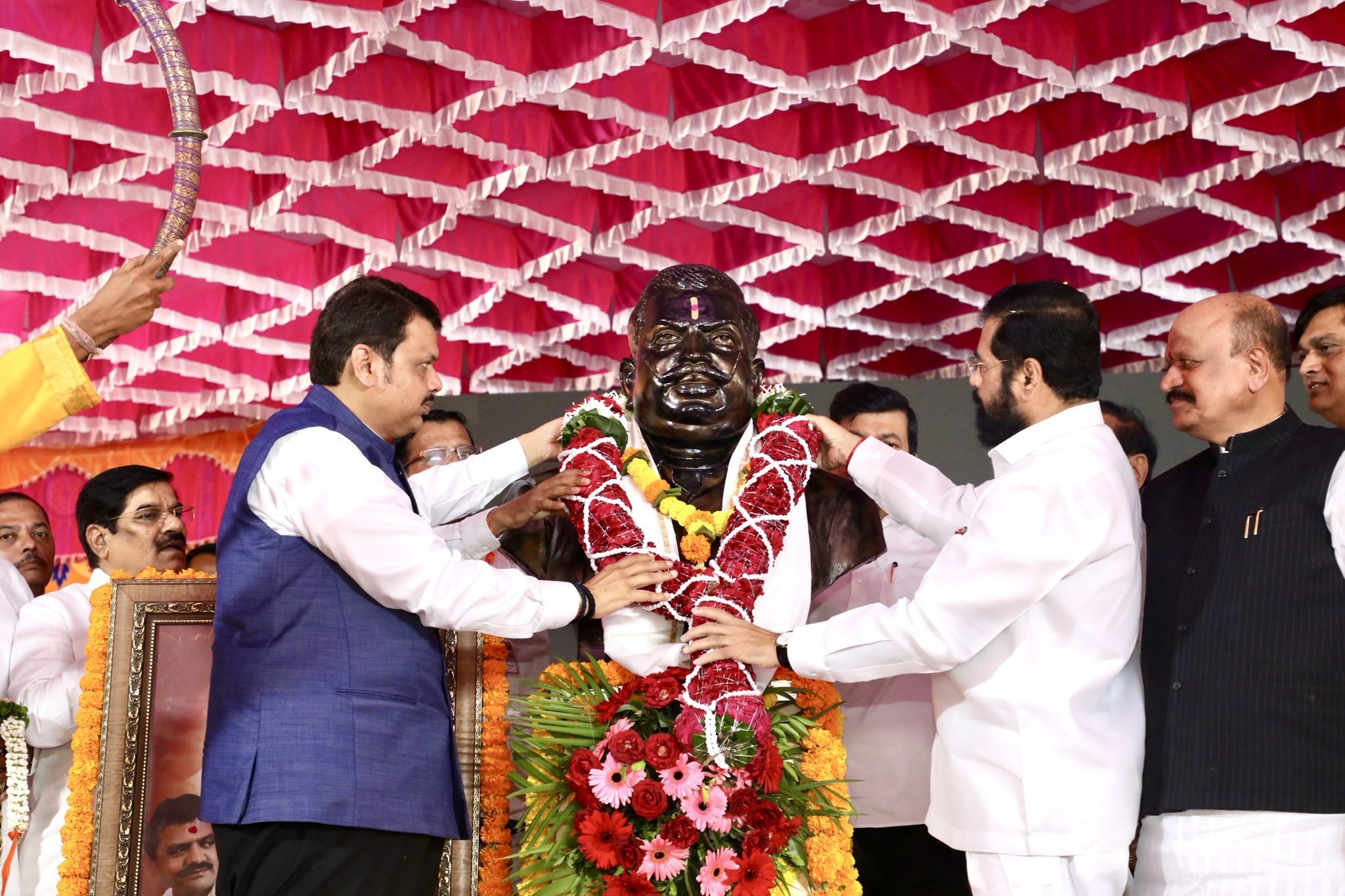 Devendra Fadnavis on Twitter: "माथाडी कामगारांचे थोर नेते स्व. अण्णासाहेब पाटील यांच्या ...