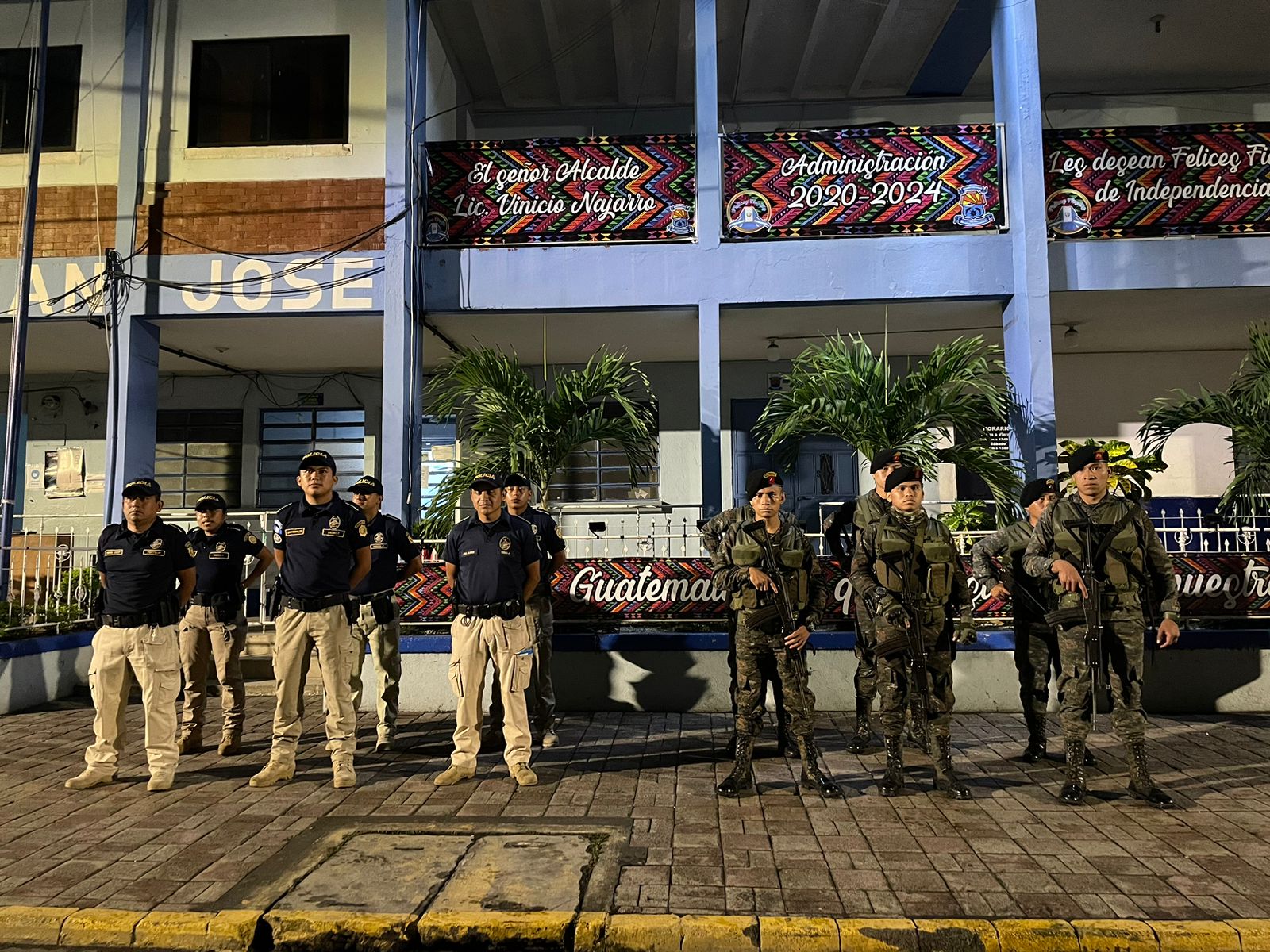 Ejército Guatemala on Twitter: "Brigada de Paracaidistas del #EjércitoGT en coordinación con ...