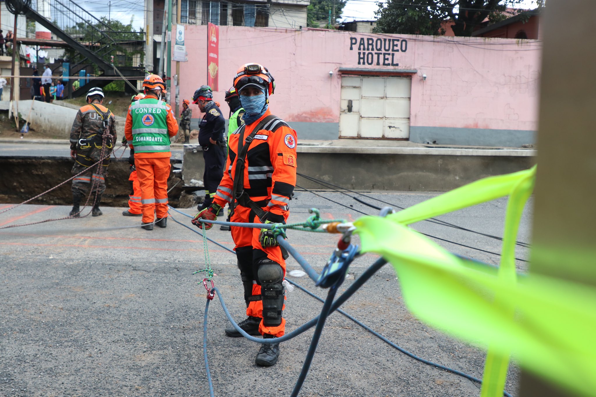 Bomberos Voluntarios on Twitter: "Por más de 24 horas elementos de la Brigada de rescate de ...
