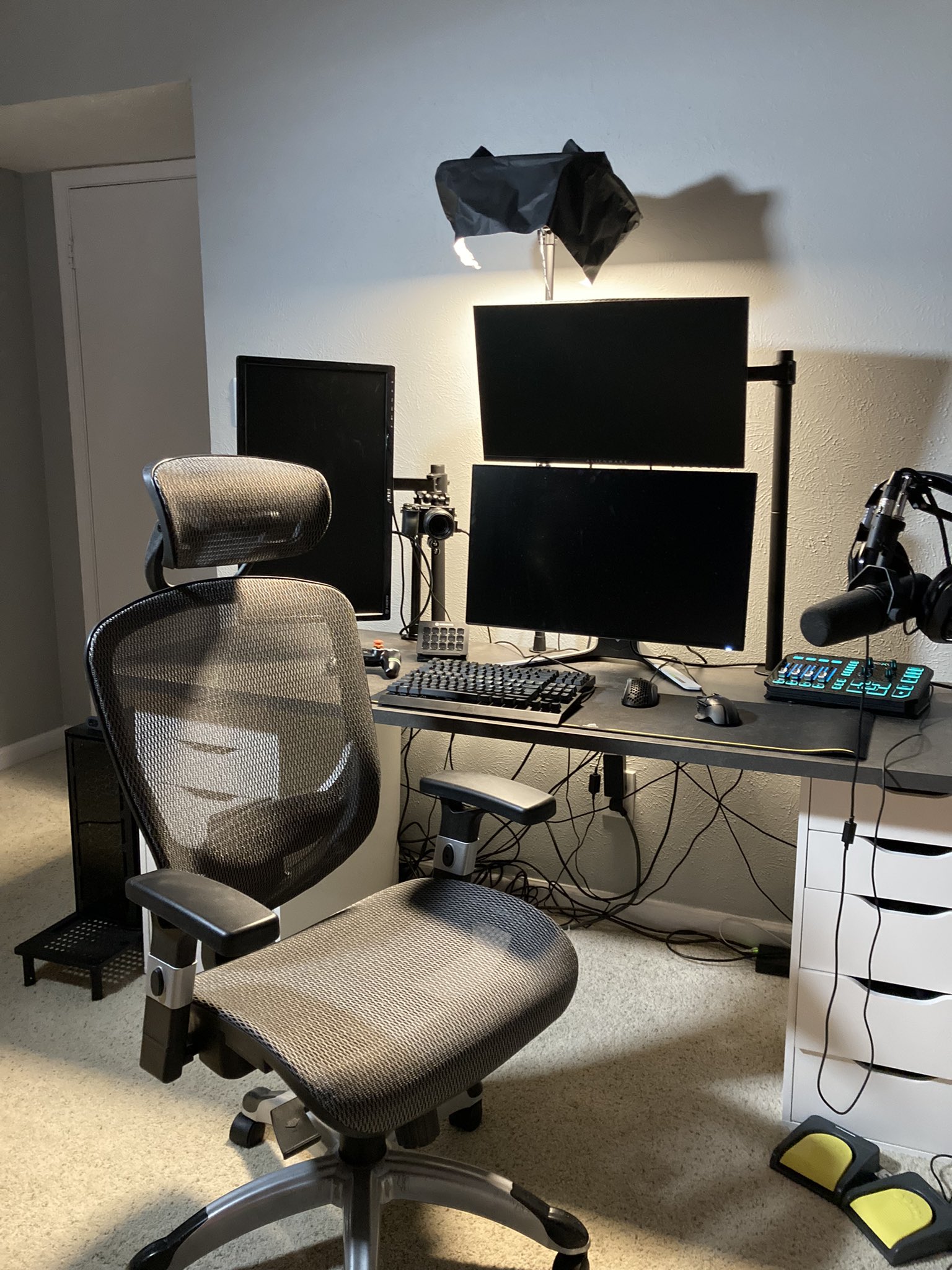 𝙀𝙗𝙖𝙩𝙚𝙯 on Twitter: "Spent the whole day on re-doing my setup. Super happy with how it came out 📈 ...