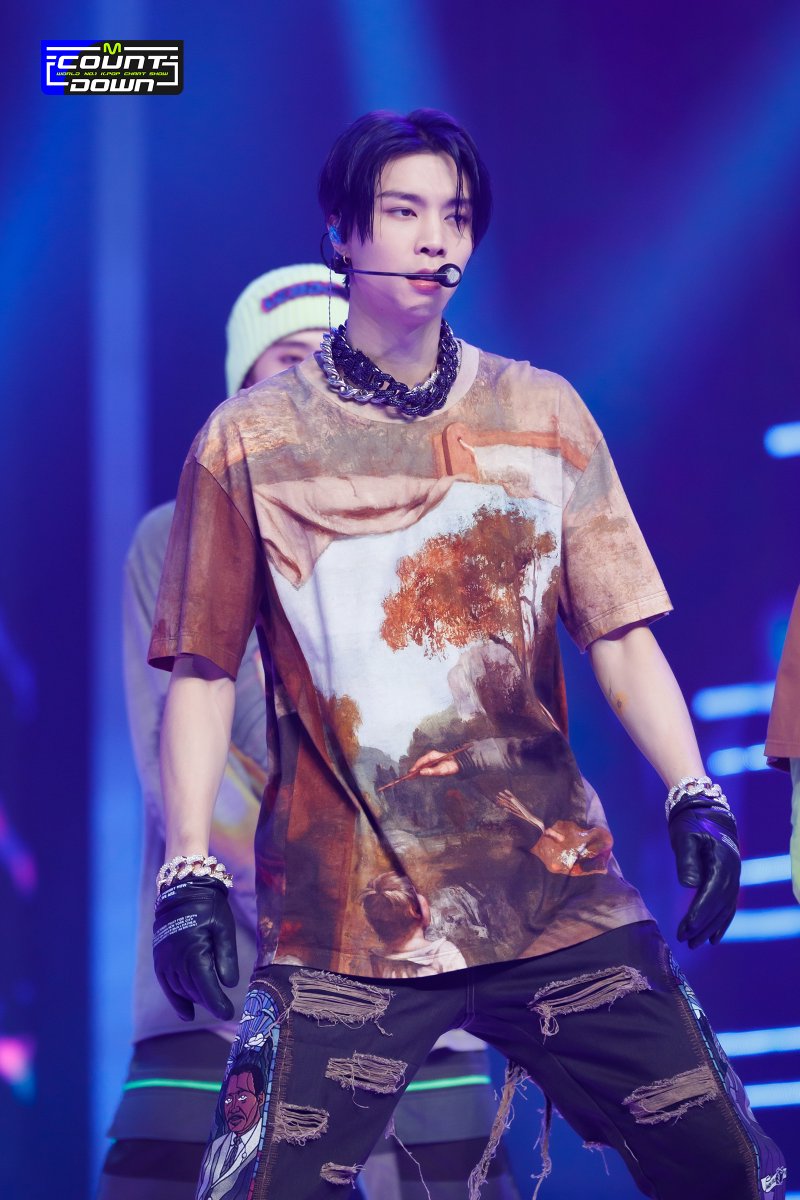 NCT PHILIPPINES on Twitter: "[PHOTO] 220922 #NCT127 #JOHNNY on M COUNTDOWN https://naver.me ...