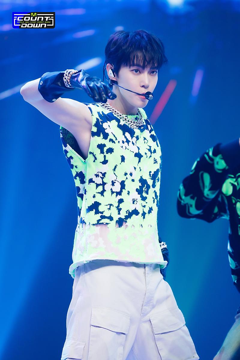 SM_NCT on Twitter: "220922 #NCT127 on M Countdown - '질주 (2 Baddies)' Performance #DOYOUNG (1 ...