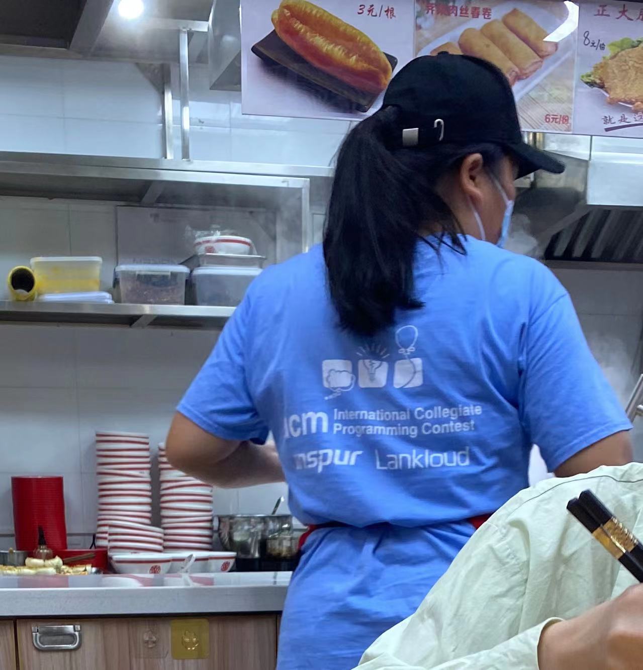 skyleaworlder on Twitter: "在同济满天星广场开店的阿姨 https://t.co/6KtwuZtG5z" / Twitter