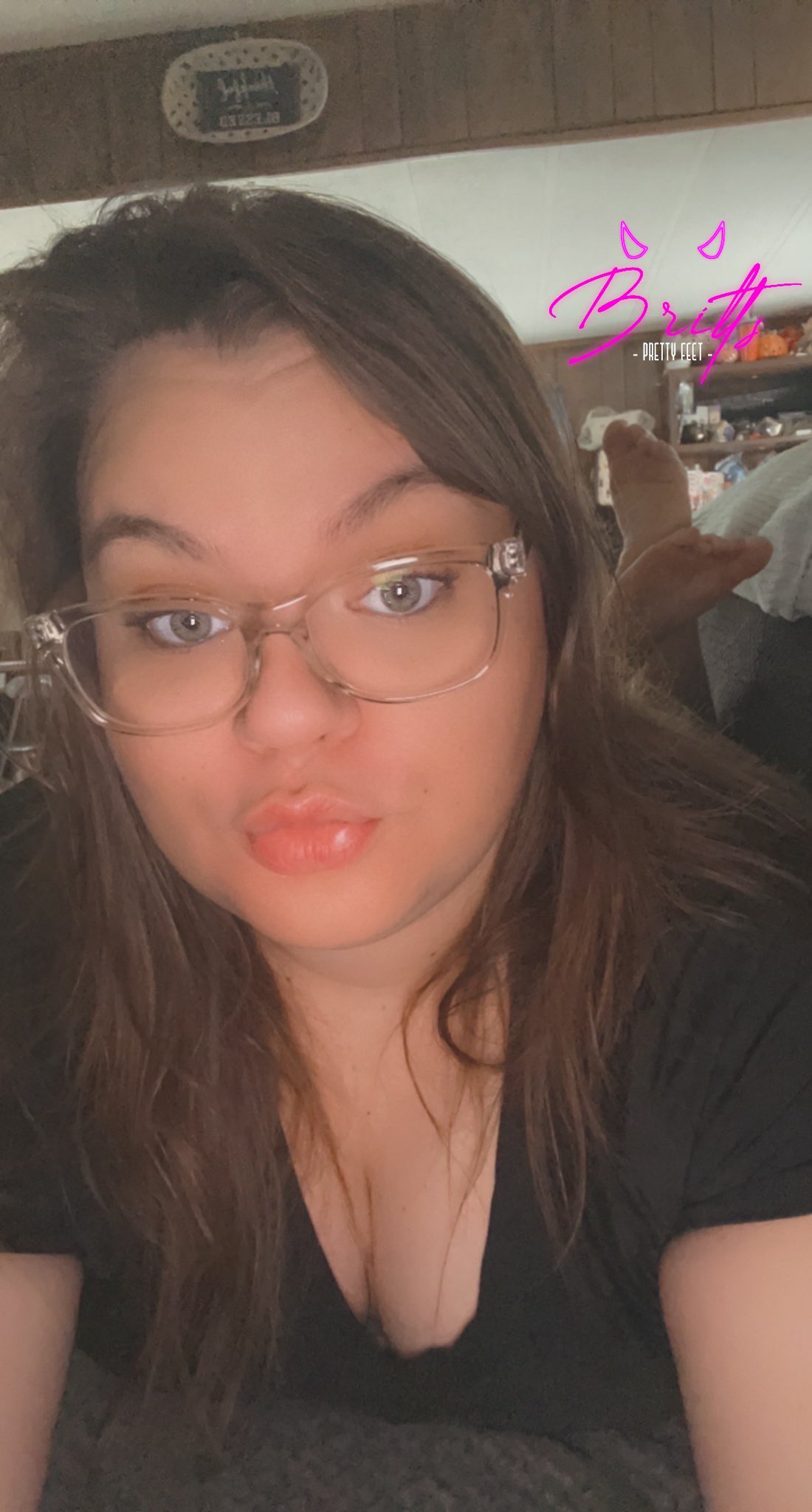 Britt on Twitter: "The Pose.🦶🏼 #cutefeet #prettytoes #prettyfeet #footfetish https://t.co ...