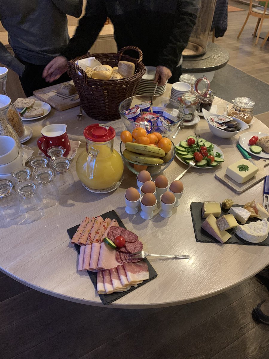 Мөнх Эрдэнэ Баттулга On Twitter Би ч бас гадаадад өглөөний цай ууж