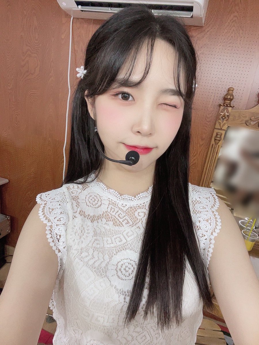 [#핑크판타지_하린] 어느 쪽이 더 취향이신가🤍🖤 #하린 #HARIN #ハリン #핑크판타지 #PINKFANTASY #ピンク ...