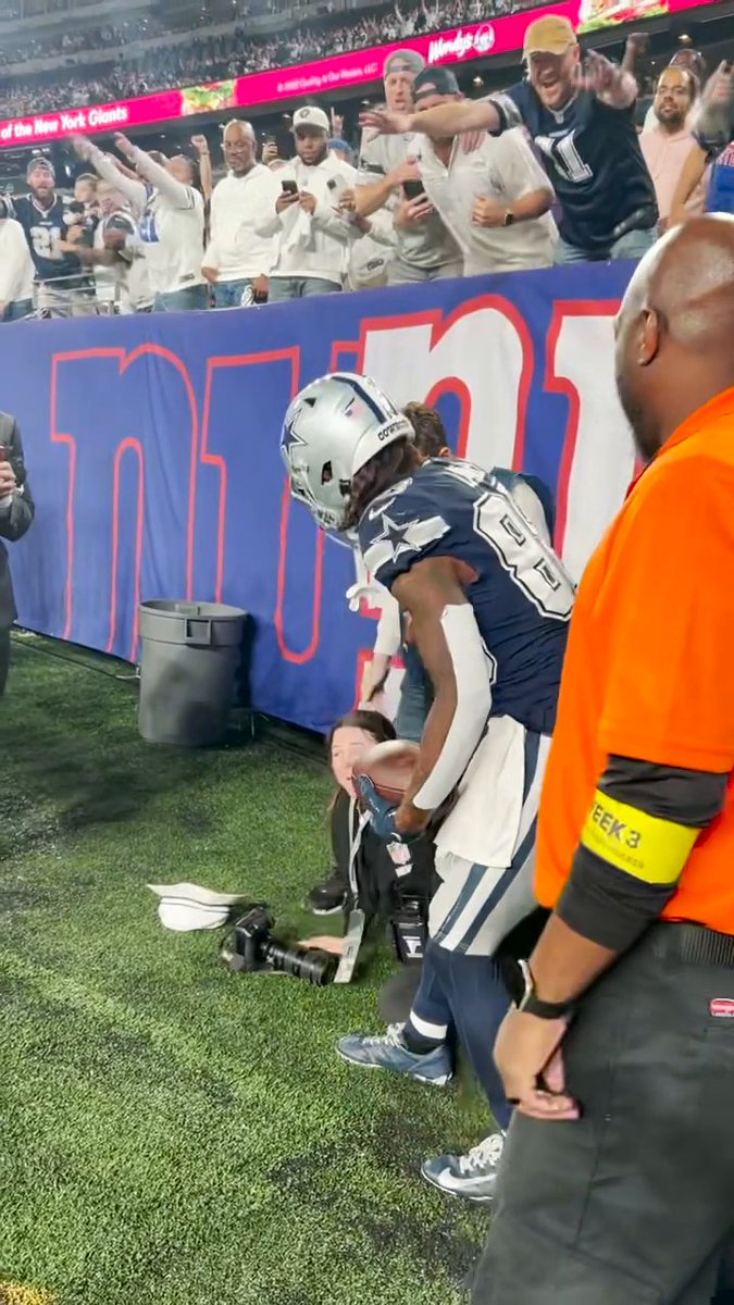 CeeDee Lamb helped up the photographer after scoring this TD 🤝 ESPN @espn