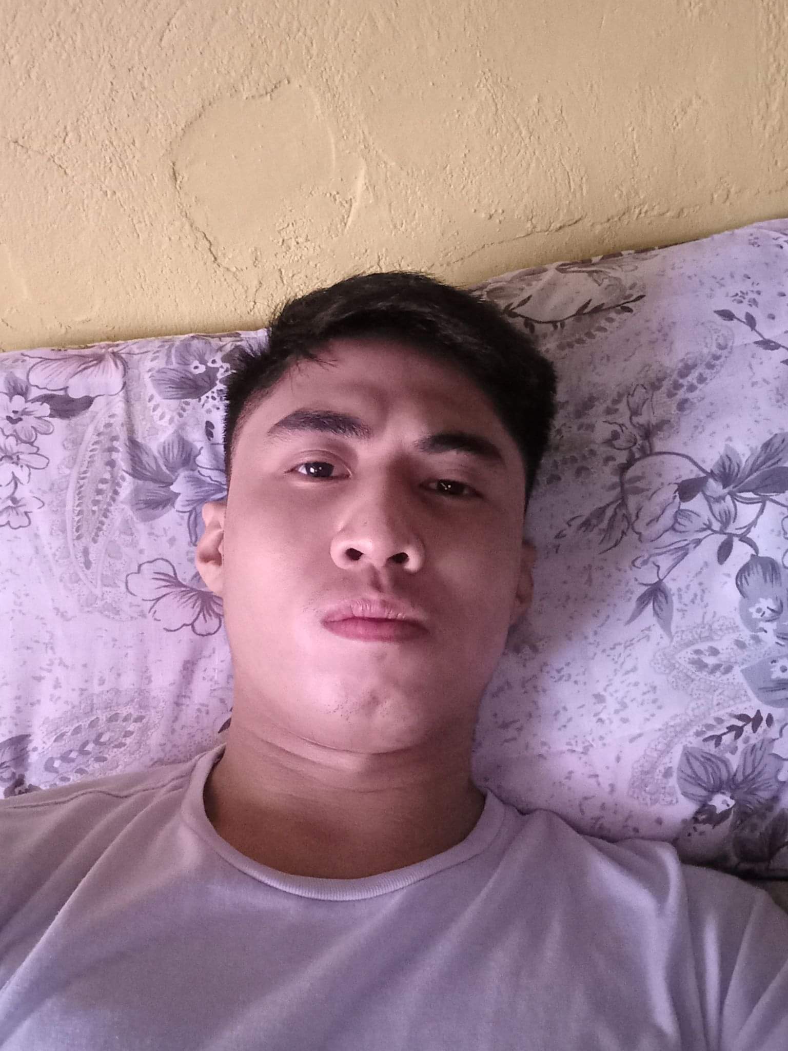 Rielle on Twitter: "Guys single po tong tropa ko. Paki mine na lang para manalo na ko sa ...