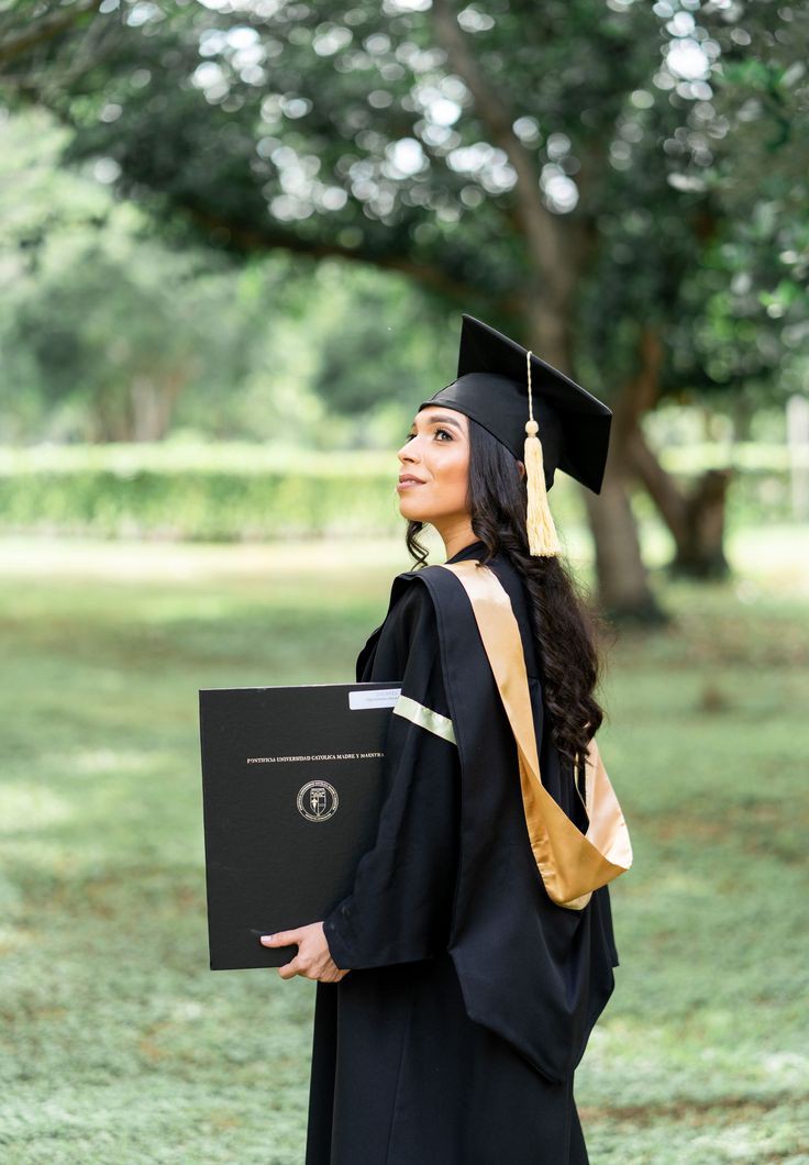 IDE POSE FOTO WISUDA OUTDOOR cr: pinterest — a thread - Thread from ...
