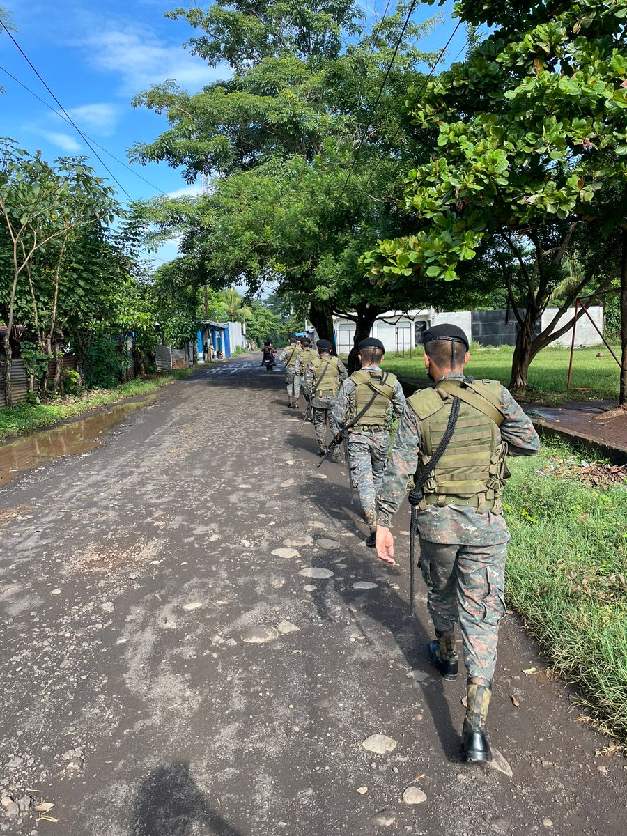 Ejército Guatemala on Twitter: "Brigada de Paracaidistas del #EjércitoGT realiza patrullaje en ...
