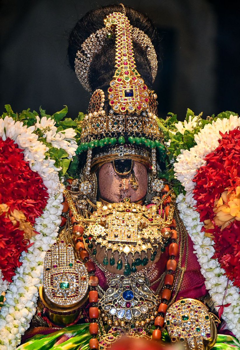 Day 1 - Navaratri in Srirangam श्रीरङ्गधामेश्वरीम्.... 🤩🙏🤩🙏🤩 https://t ...