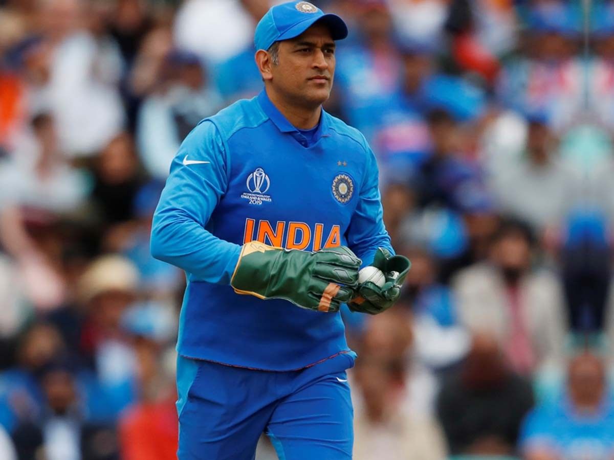 .@PenguinIndia's new book 'Do Different The Untold Dhoni' is the ...