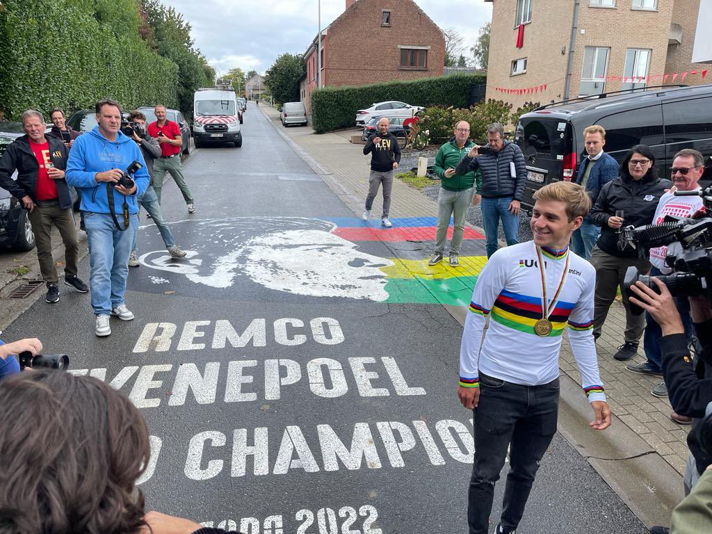 Quick-Step Alpha Vinyl Team on Twitter: "Remco is home 😃 https://t.co/FtfCPpxckd" / Twitter