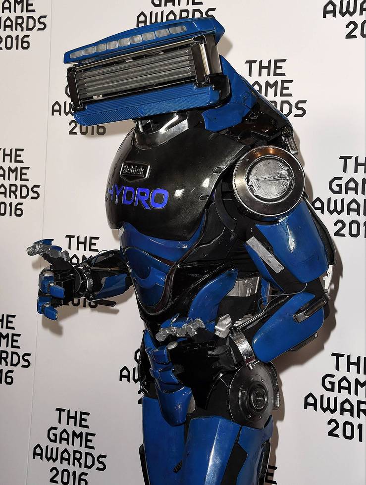 Sunny🇭🇰🇩🇪 | Слава Украïнi🇺🇦 on Twitter: "Sometimes the costumes you're referencing might be ...