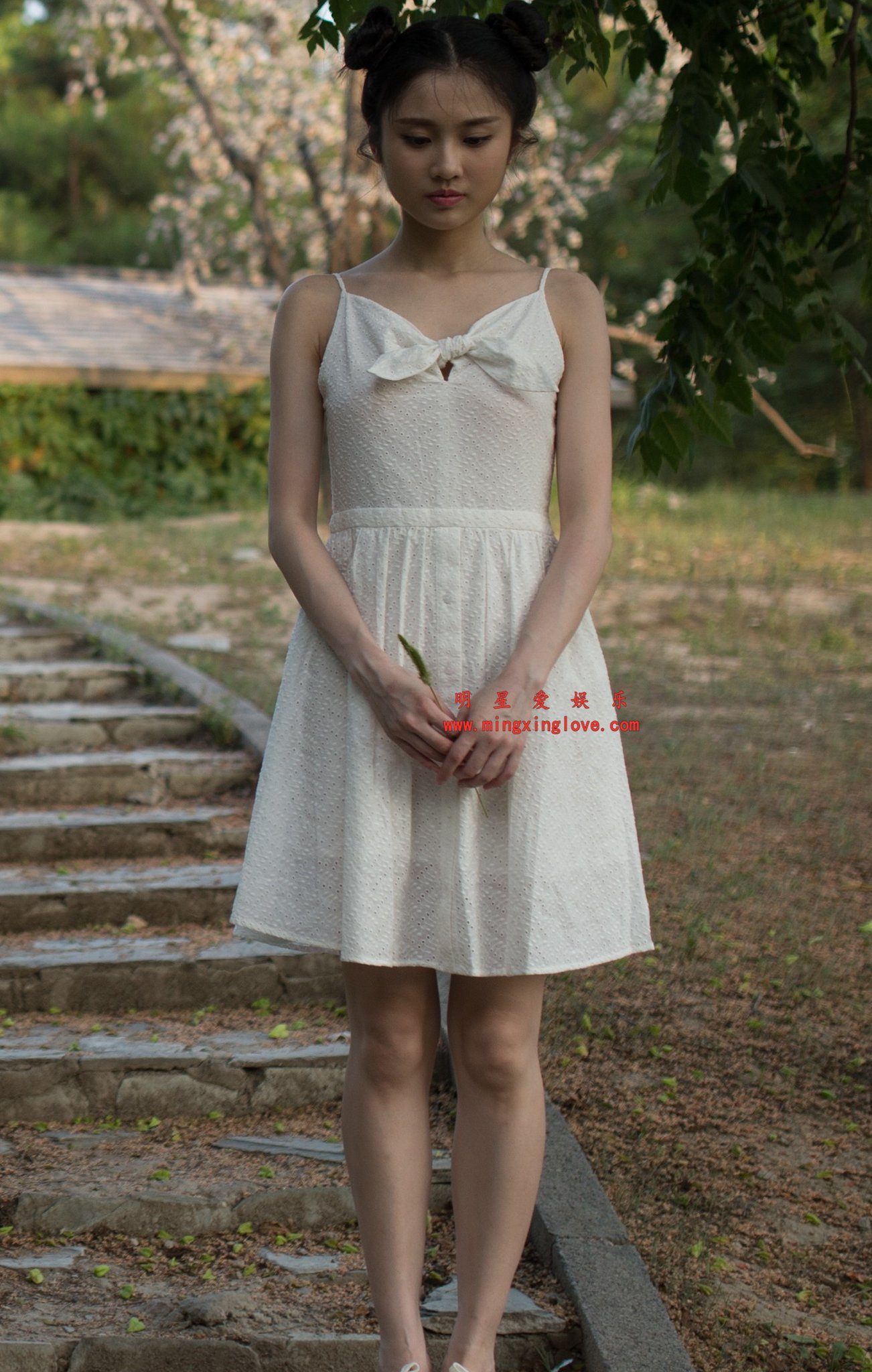 mingxinglove on Twitter: "#张慧雯 拍摄某写真集花絮照片，吊带短裙，放大可看清肌肤纹理，高清 #8K 分辨率原图无修 #生图 下载 #明星生图 https://t ...