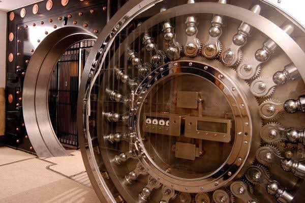 Heist Of The Century; The $100 Million Antwerp Diamond Heist: Dubbed ...