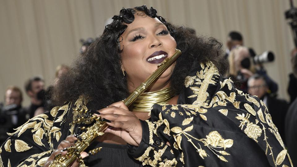 Lizzo Borrows James Madison’s Priceless Crystal Flute From Library Of ...