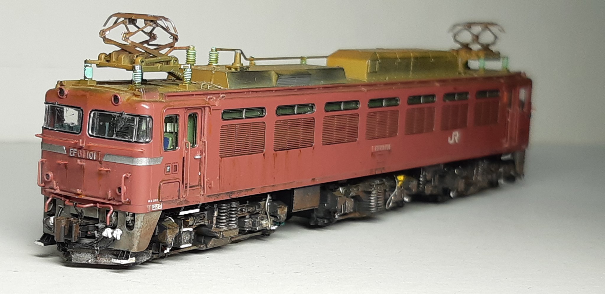 WIPE（ワイプ） on Twitter: "おはようございます☁️Kato 3066-3 EF81 一般色敦賀運転派出をベースに精密加工しました。101号機[敦]にしてます。ウェザリングは ...