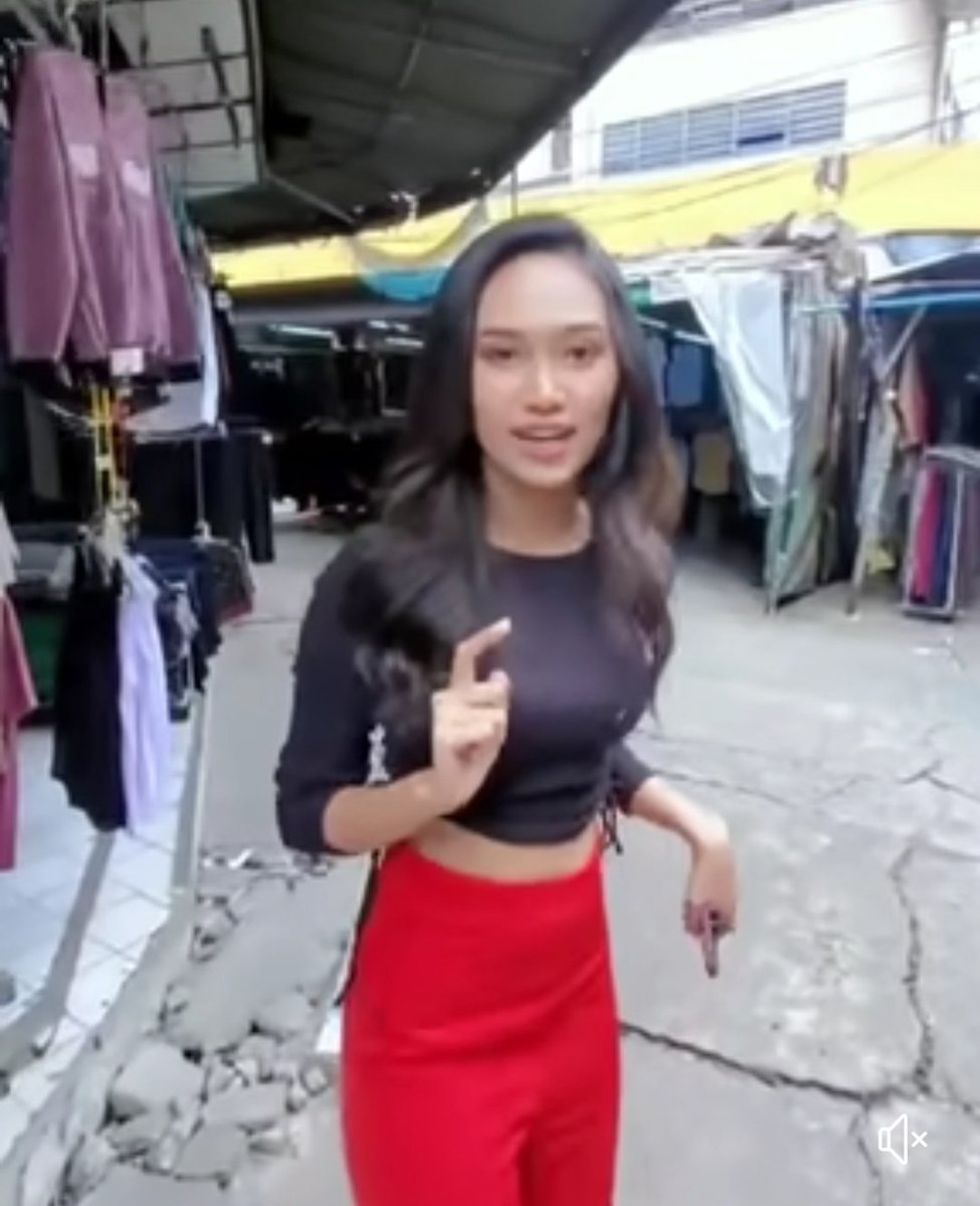 May Wong on Twitter: "#Myanmar model Thaw Nandar Aung @HanLay76523318 has arrived in #Canada ...