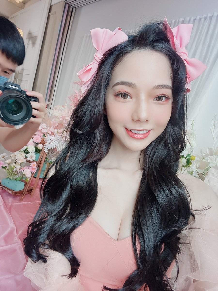 一張美麗的照片背後總是有個敬業的攝影師😎 👇👇👇👇 小紅書超火花束~ https://t.co/vRig4MU4Nn 【更多啾啾】https://t.co/VcMjs25LvN #JKF ...