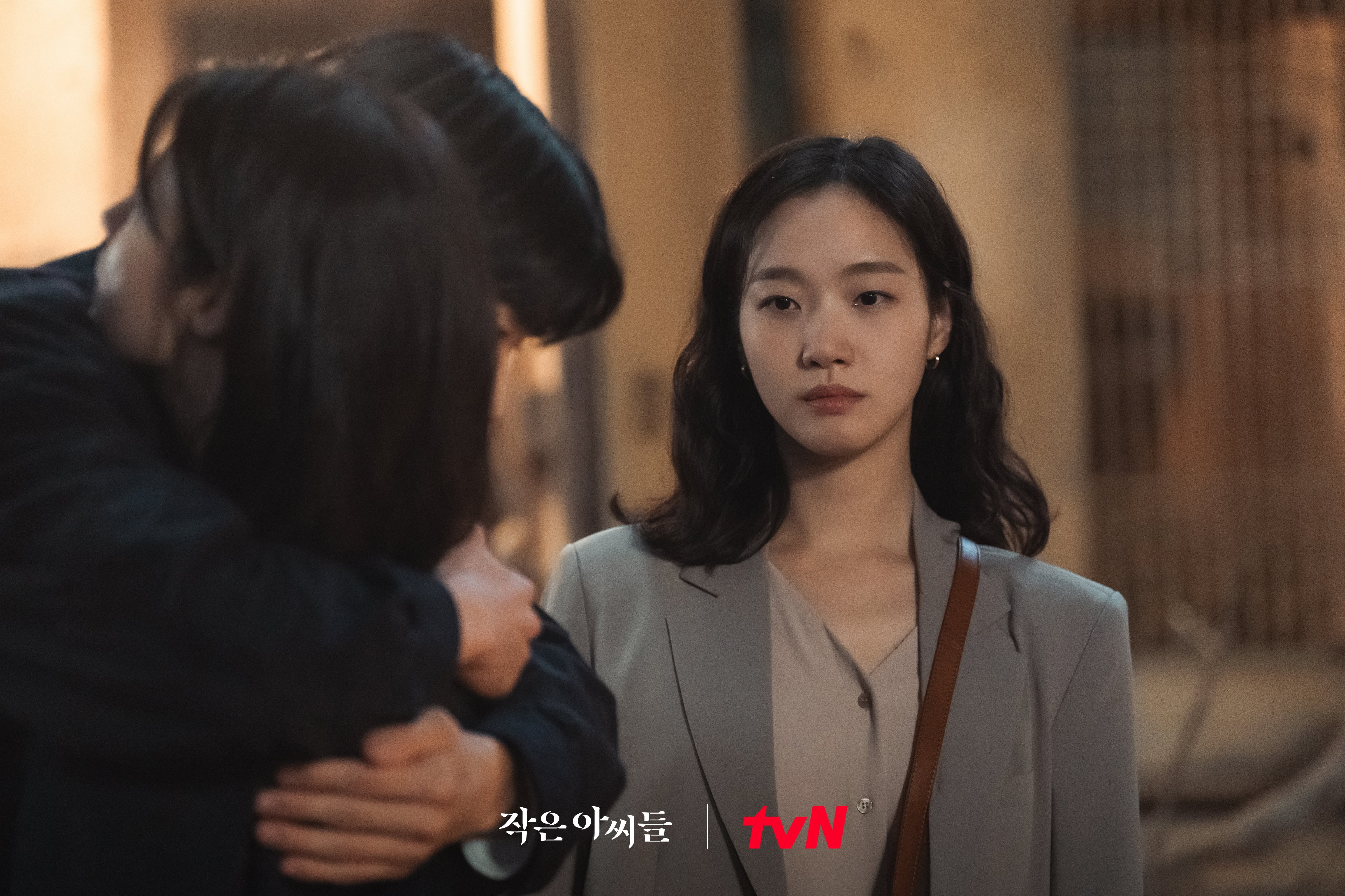 tvN drama on Twitter: "감격의 인주X인경 자매 상봉! 인경x종호 애틋한 재회까지?! 🙃 한자리에 모인 이들의 이야기가 궁금하다면 이번 주도 본방사수 ...