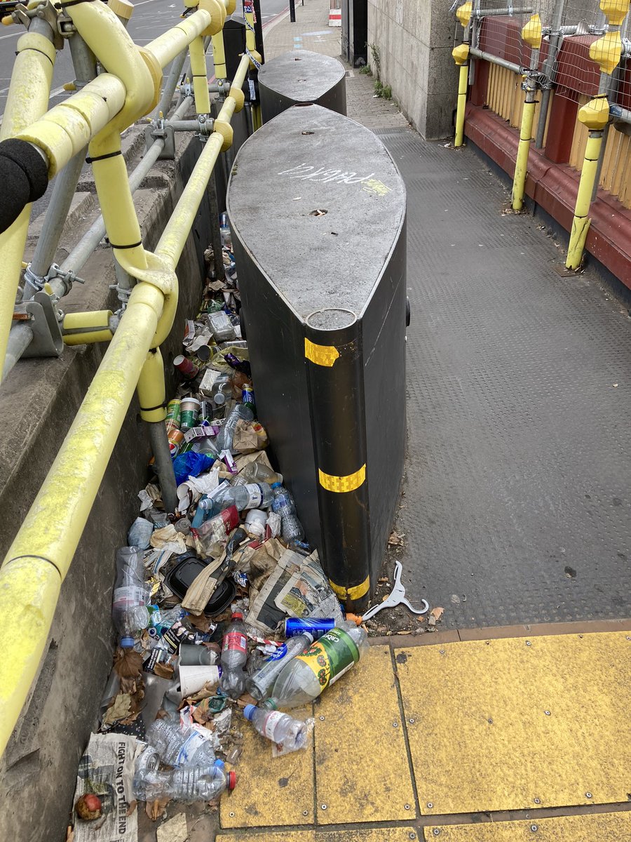 Keith Hunt on Twitter: "Shocking to see all this on south side of Vauxhall Bridge ...