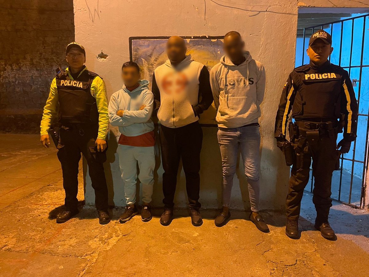 Policía Ecuador On Twitter En Delito Flagrante Aprehendimos A Tres