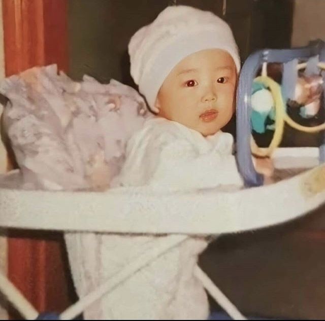 sadia⁷♡👨‍🚀 on Twitter: "Park Jimin but as you scroll he grow up - https://t.co/NwrBLivebB" / Twitter
