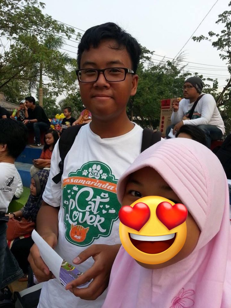 Papi Oli on Twitter: "Oh just 2014 me tiap minggu bawa kucing jalan jalan 😭 https://t.co ...