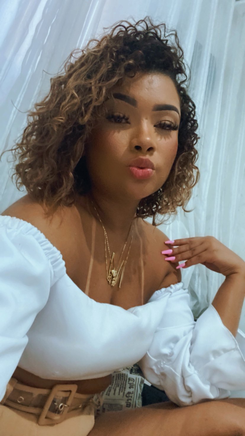 Monique Guimarães. on Twitter: "22 anos, você chegou! a palavra desse ano é gratidão, entro ...