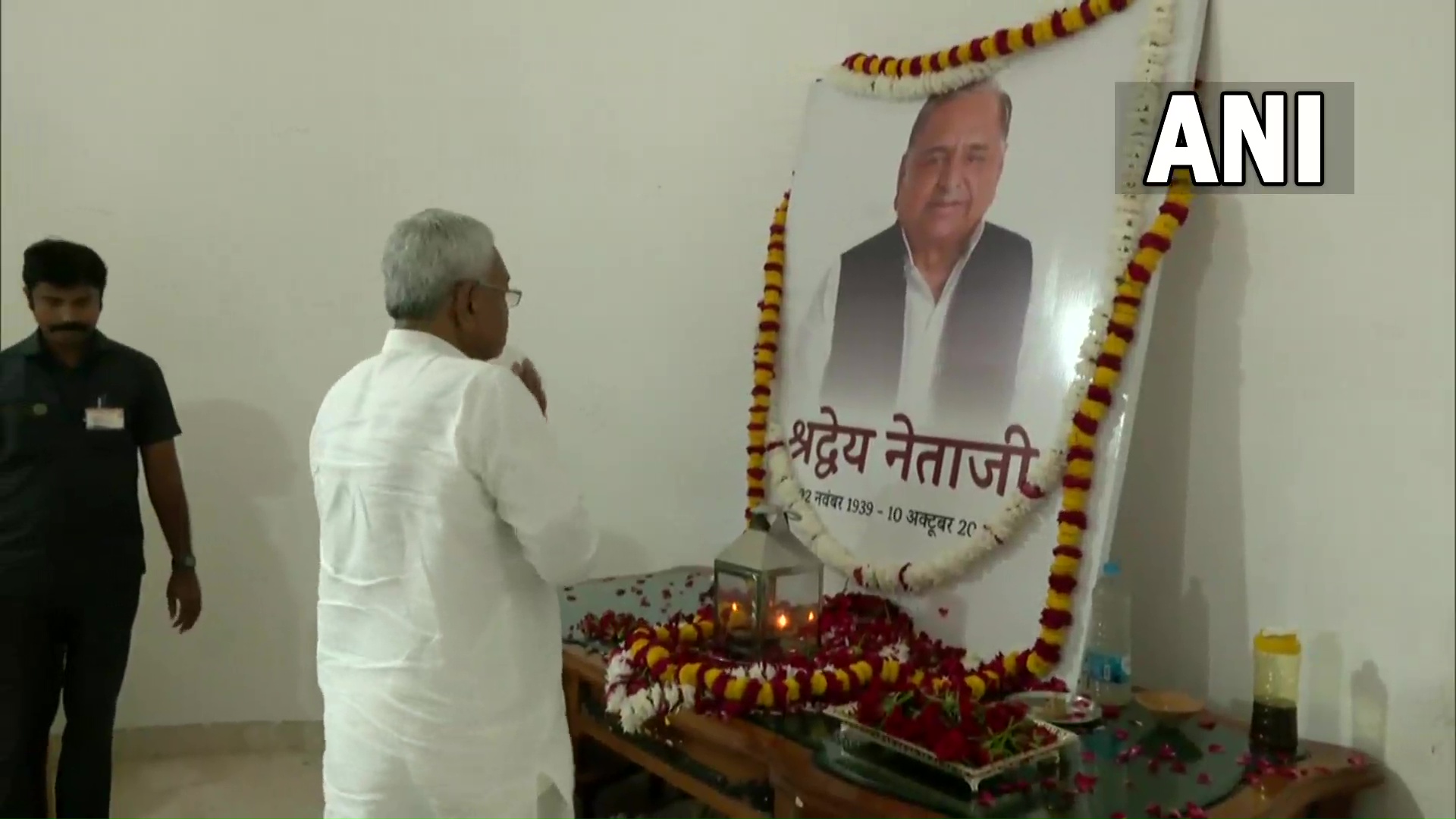 ANI on Twitter: "Bihar CM Nitish Kumar, along with other JD(U) leaders, meets SP chief Akhilesh ...