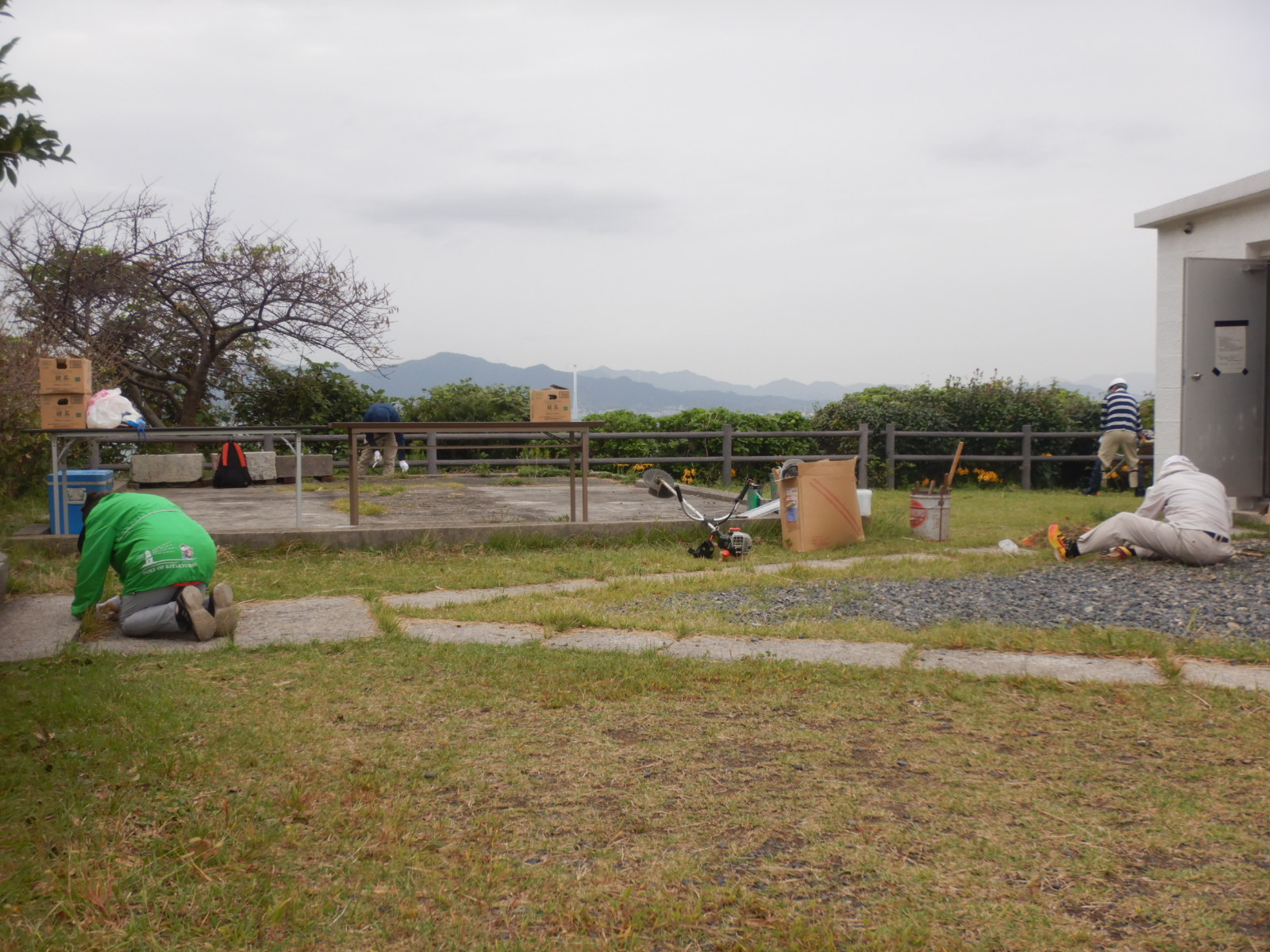 国土交通省 on Twitter: "RT @JCG_koho: 10月9日、雨模様の中で #部埼灯台 にて #美しい部埼灯台 を守る会 (ボランティア団体)による清掃活動が行われました ...