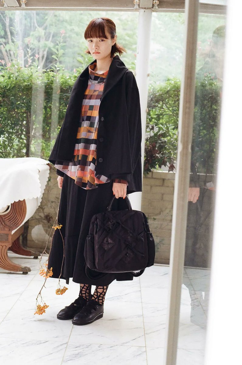 GINZA on Twitter: "ブランドを始動させた1998年から今まで、手仕事のものづくりを大切にしている〈慈雨（ジウ）〉。そのこだわりは、服の表情を引き立てる柄使い、シルエット、唯一 ...