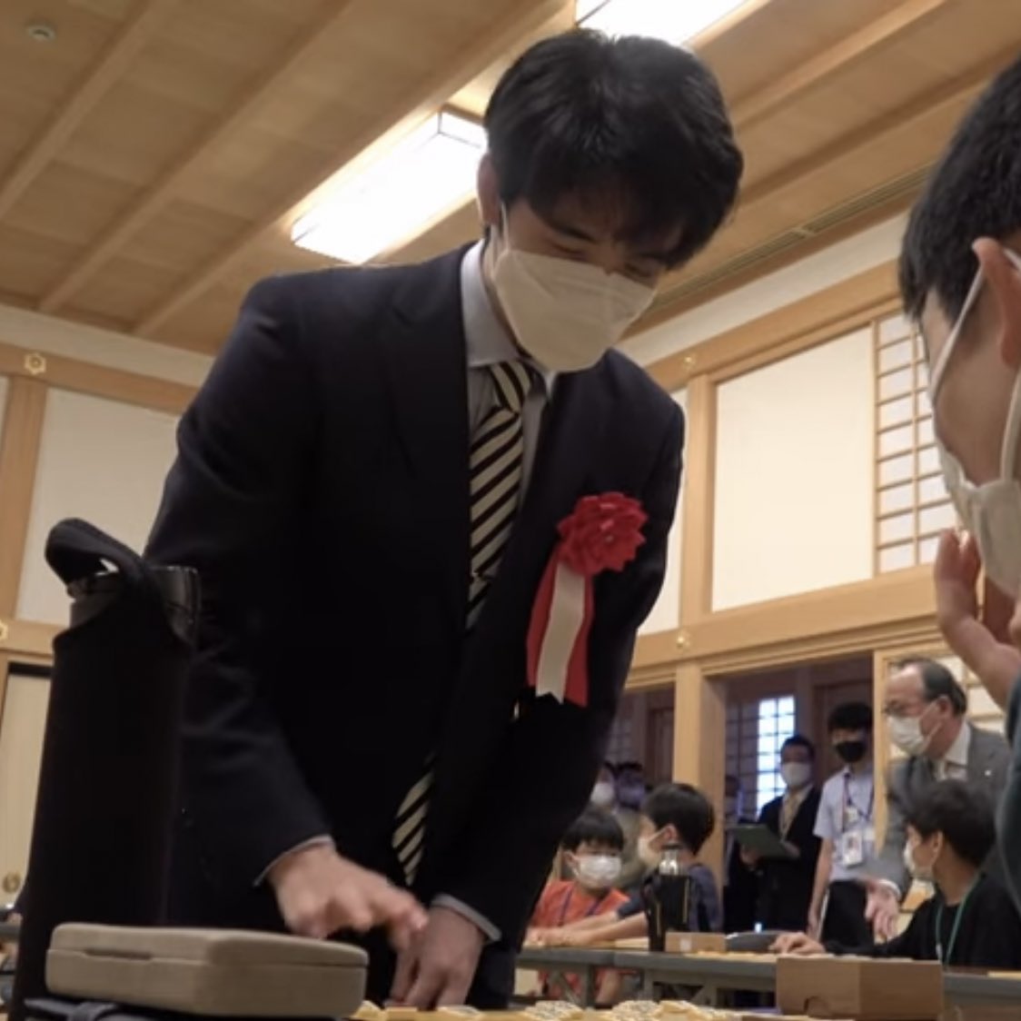 中日新聞 東京新聞 将棋【公式】 On Twitter 「将棋は思うようにいかないことを簡単に知るゲーム」 藤井聡太王位 木村一基九段 指導対局 名古屋城こども王位戦 T