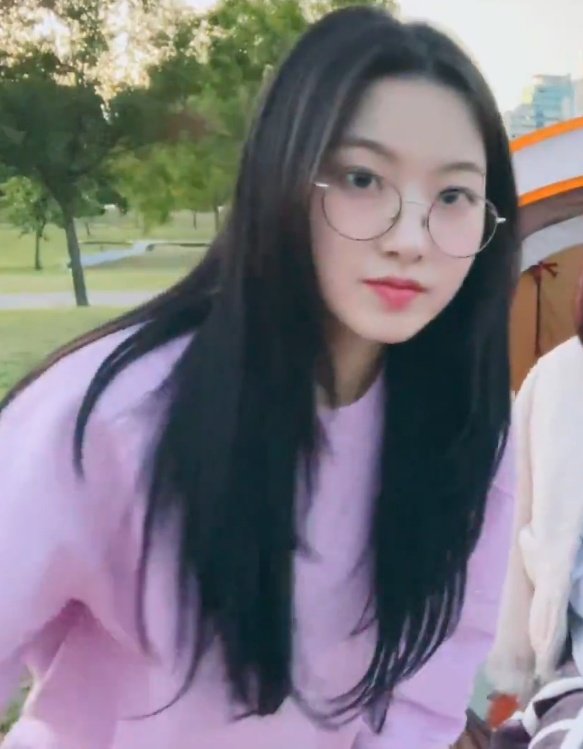 youi pics on Twitter: "youi wearing casual clothes and glasses is so pretty https://t.co ...