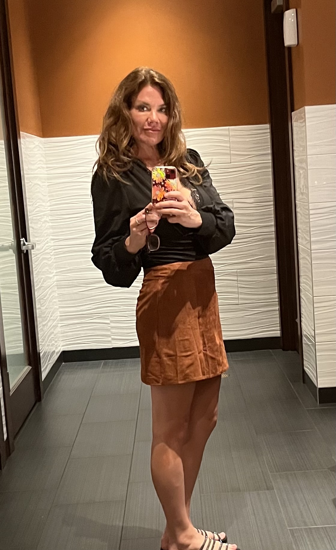 HILARY w one L 🇺🇸 on Twitter: "My new Sarasota Ciao Bella! Bathroom selfie 🖤 https://t.co ...