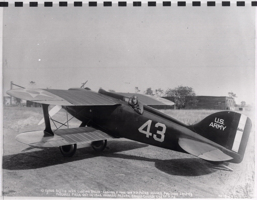 Lt. Cyrus Bettis won the Pulitzer Trophy Race in the Curtiss R3C-1 ...