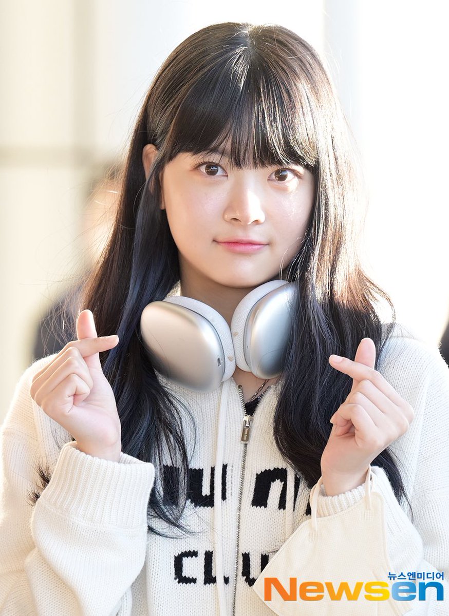 LE SSERAFIM GLOBAL on Twitter: "[PRESS] 221013 LE SSERAFIM #EUNCHAE at Gimpo Airport heading to ...