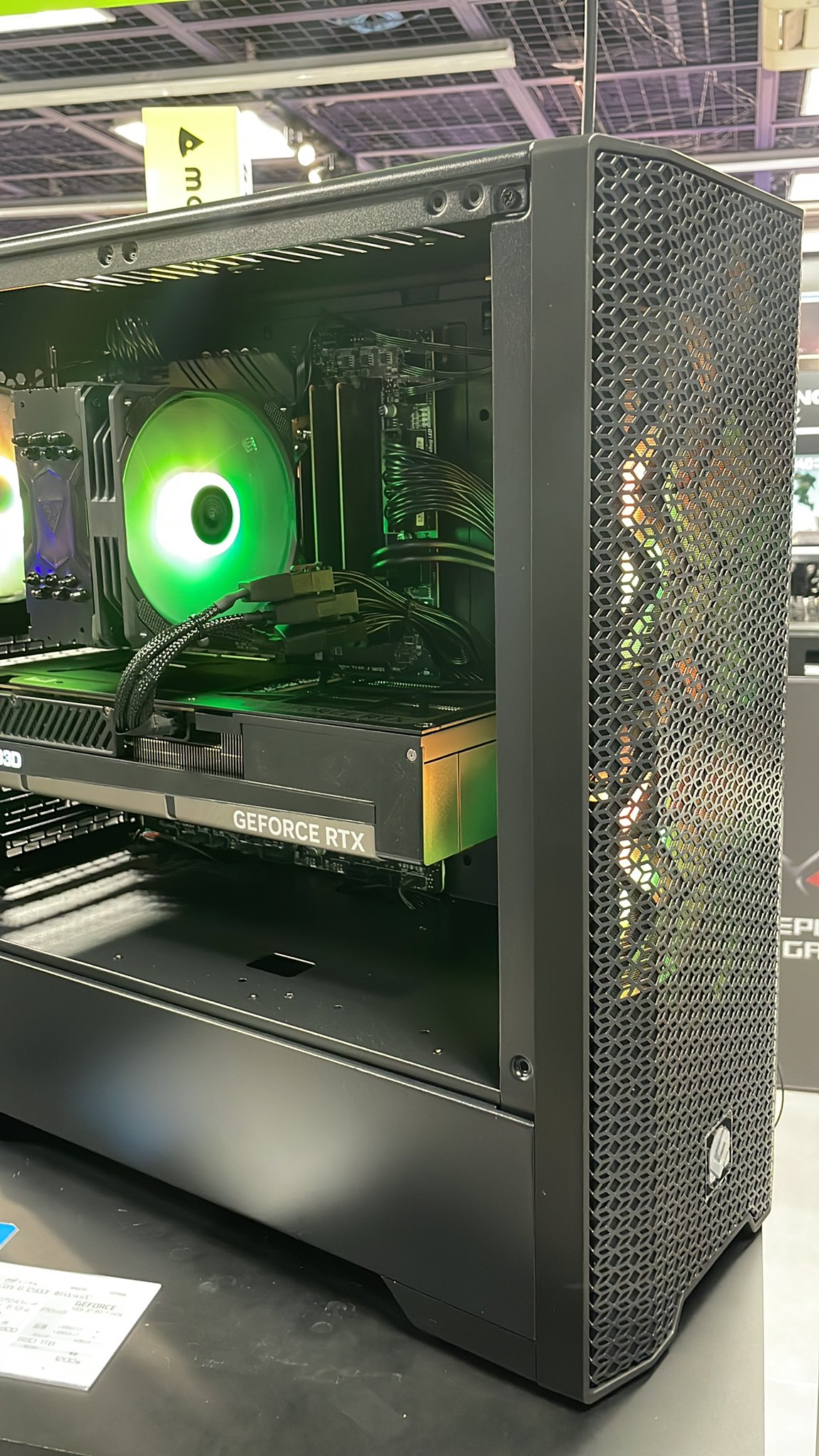 ソフマップAKIBA パソコン・デジタル館 on Twitter: "\超ハイエンド機デモ中／ GeForce RTX4090搭載 STORM デスクトップ AKIBAパソデジ館5Fにて 展示 ...