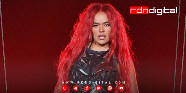 RDN Digital on Twitter: "A KAROL G SE LE CAE LA MINIFALDA EN PLENO ...