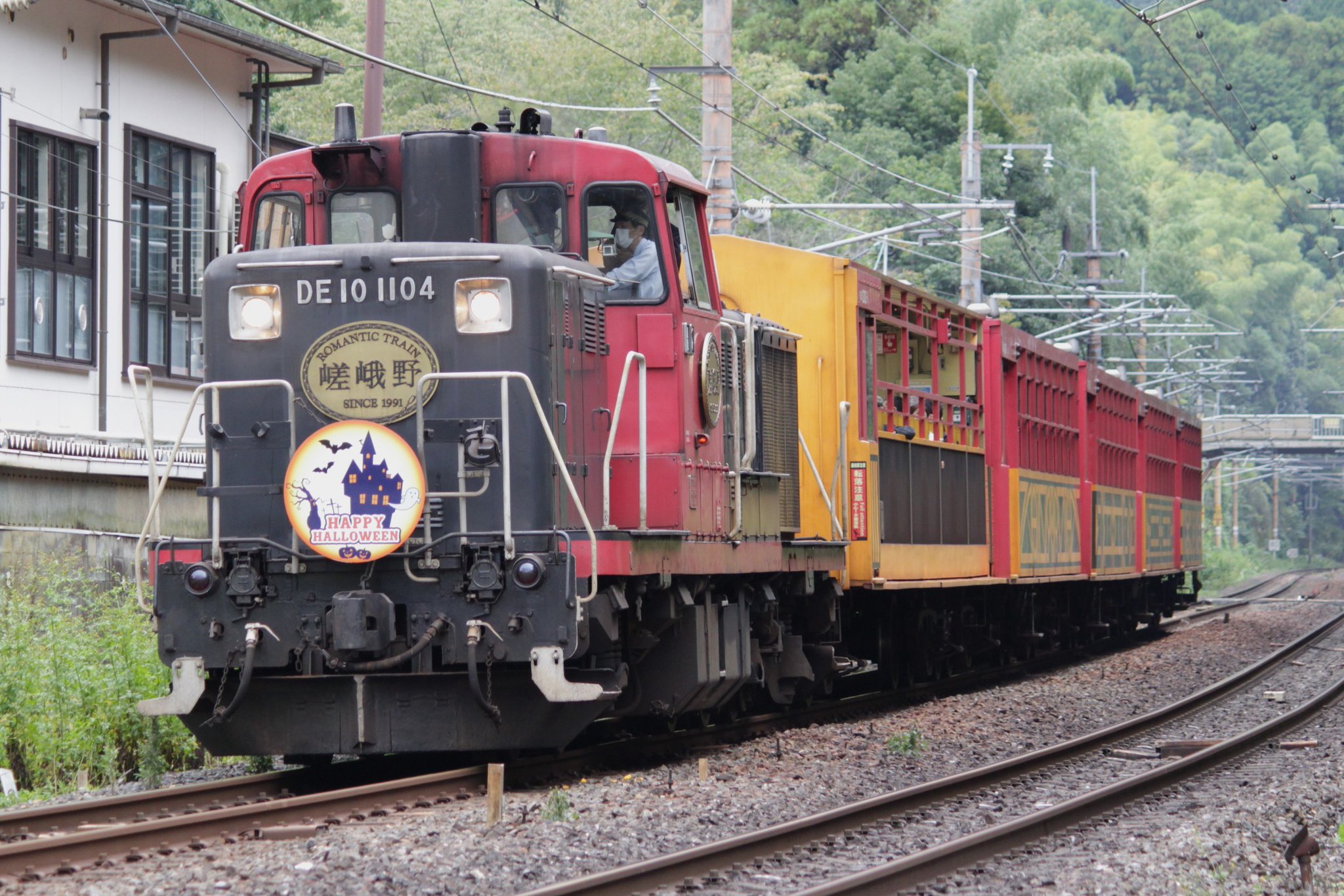 しらさぎ1008 on Twitter: "2022/10/10 (月・祝) 嵯峨野4号 DE10 1104+トロッコ5B 特別なSLスチーム号 DE10 1118+ﾏｲﾃ49 2+ｽﾊﾌ12 ...