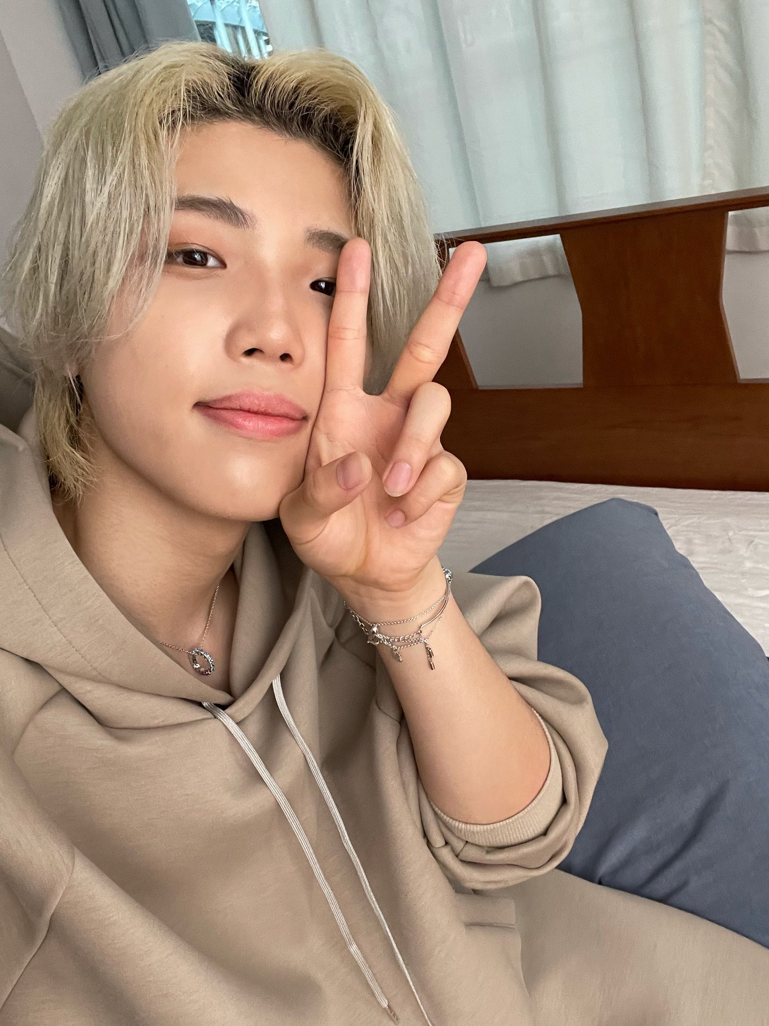 BE:FIRST on Twitter: "こんにちは！SHUNTOです。 今回のMessageのMVの見どころは 初のドラマ仕立てということもあり、一人一人しっかり役があって、その人の人生 ...