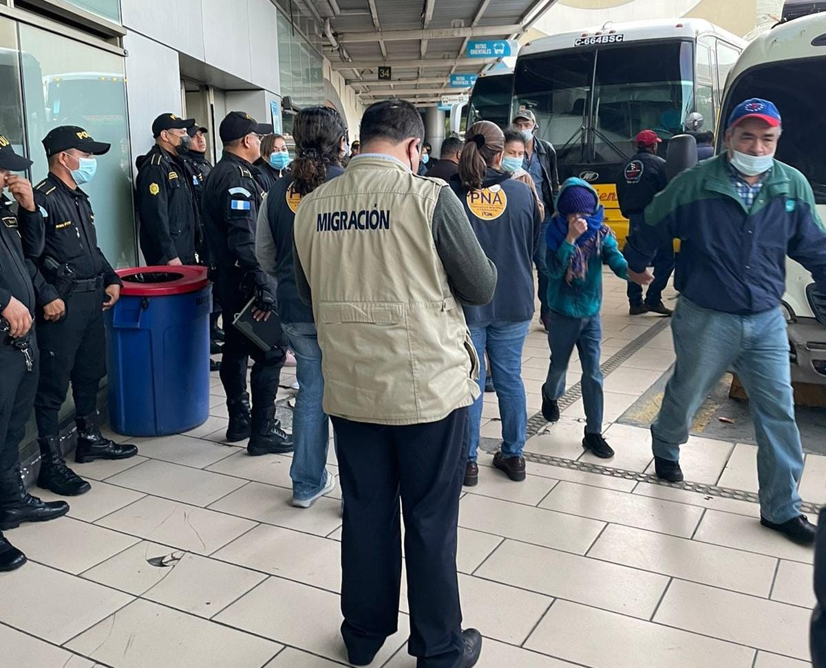 Migración Guatemala on Twitter: "#Información | En la terminal de buses Centra Norte, se ...