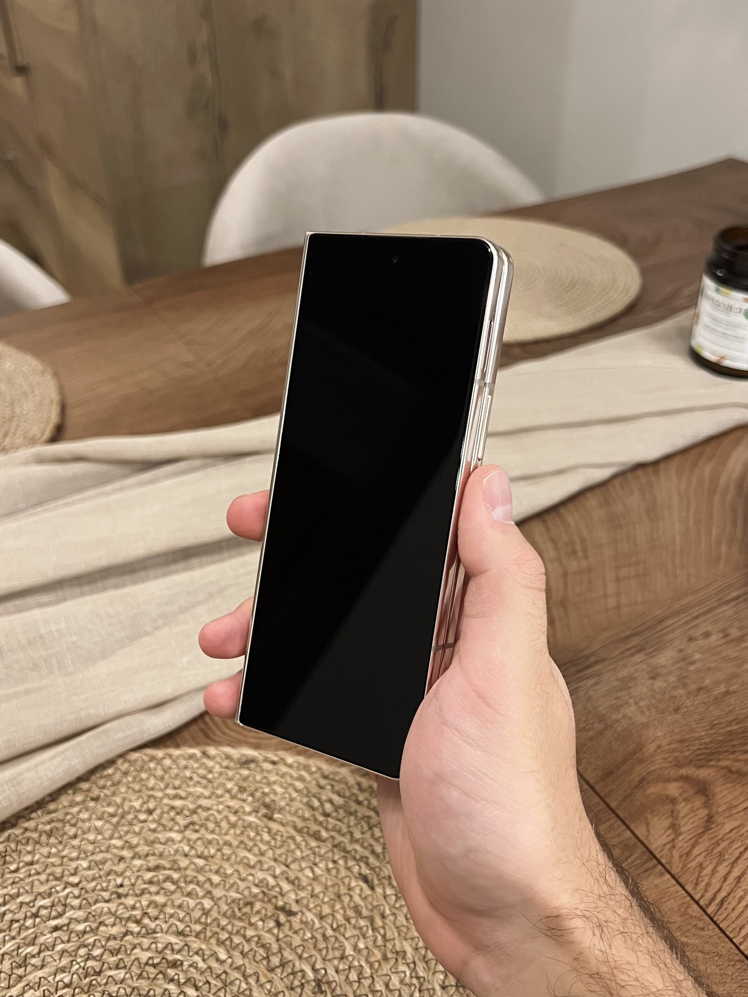 Ben Geskin on Twitter: "Beautiful gold brick #GalaxyFold4 https://t.co ...